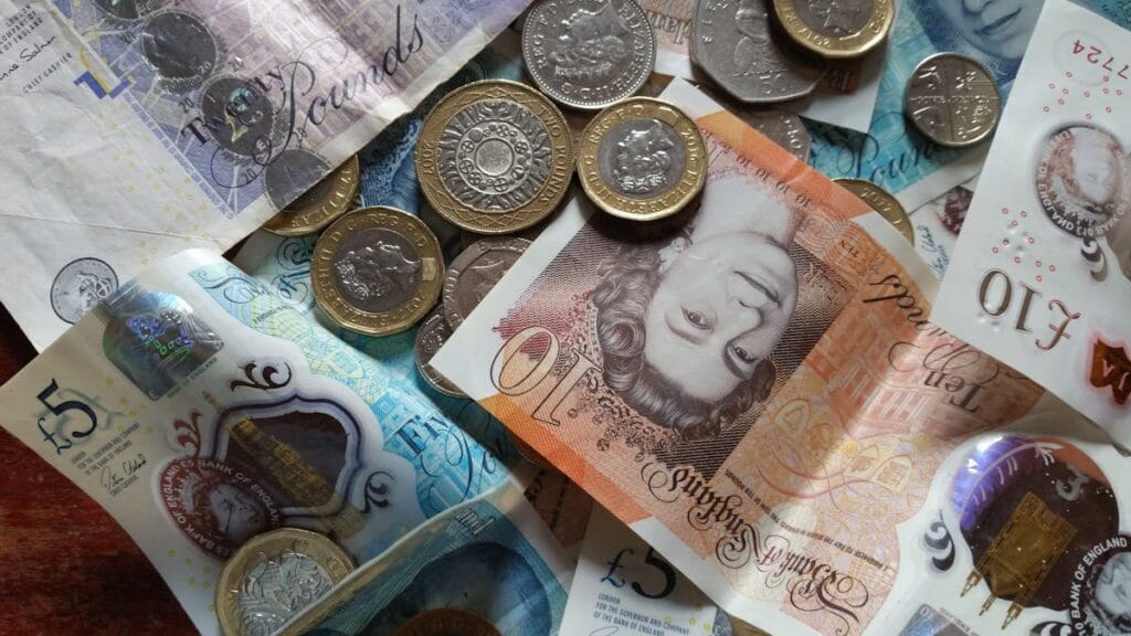 Tipping in the UK – how much and when should you tip?